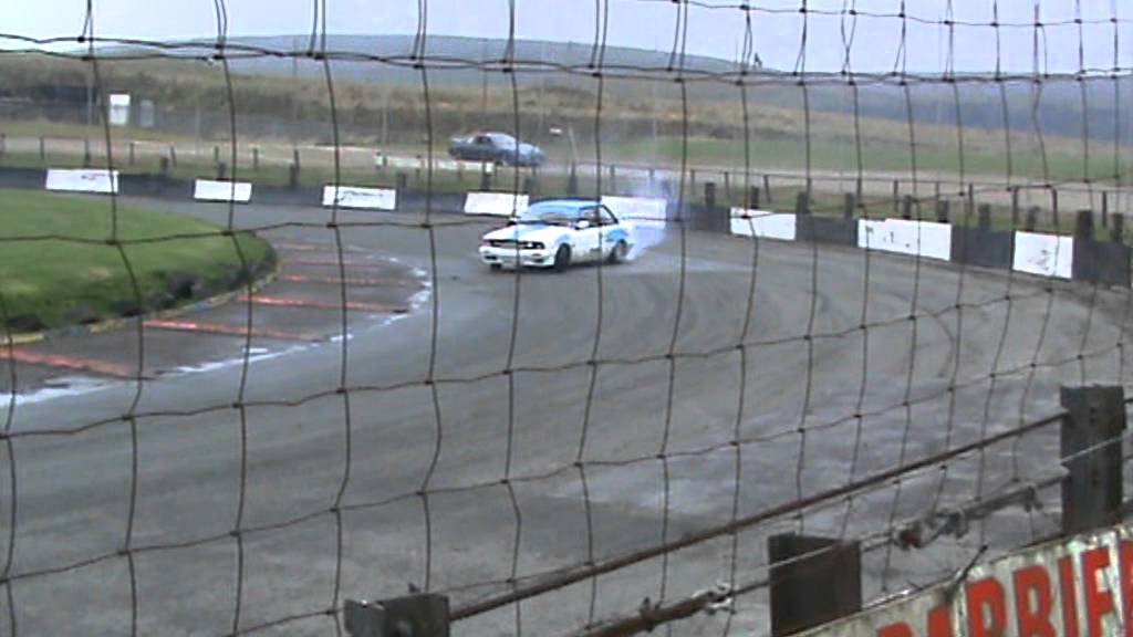 Team Taxi Karl Farrar Drifting and BMW at Buxton Raceway.MPG - YouTube