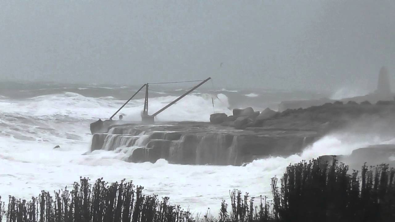 Storm 'Frank' Portland Bill, gigantic waves. 30 December 2015 - YouTube