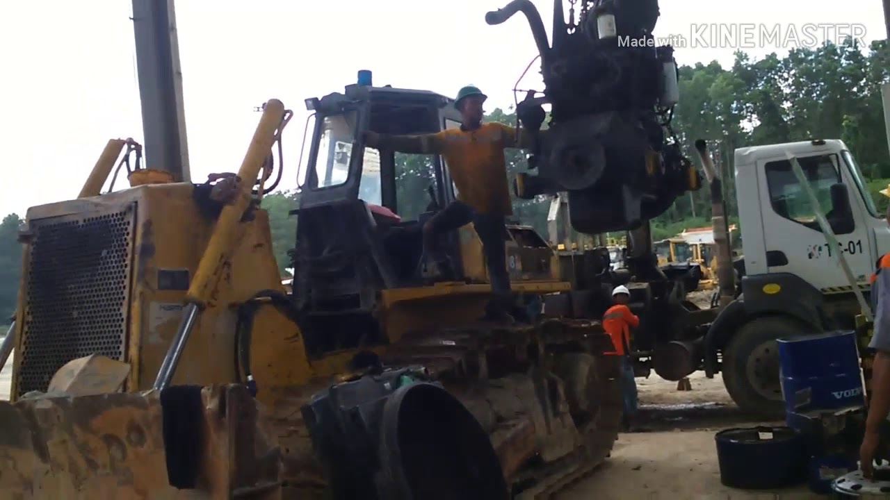 INSTALL ENGINE D85ESS KOMATSU DAN UNDERCARRIAGE - YouTube