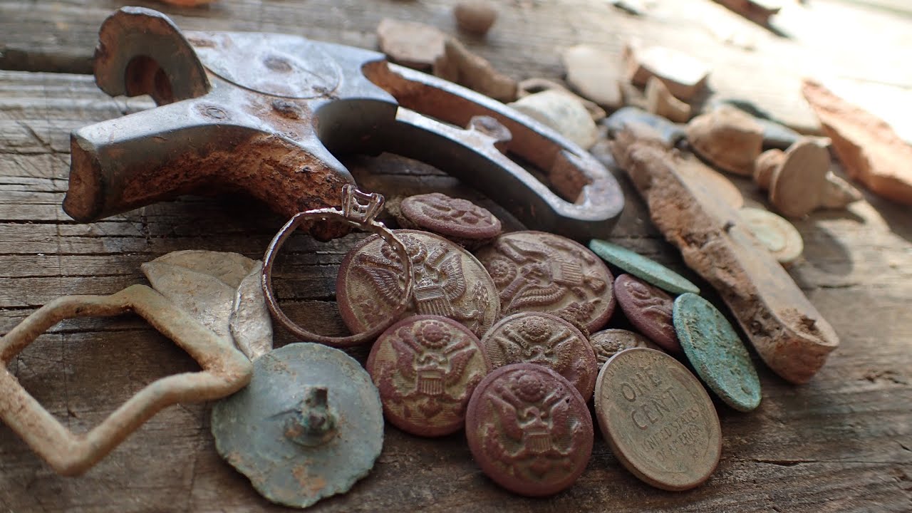 Metal Detecting - The Old Pocket Revolver! | Nugget Noggin - YouTube