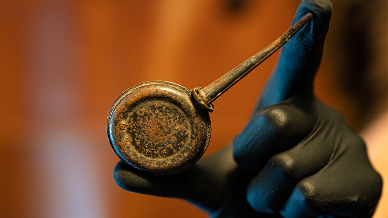 Old rusty mini oil can restoration + building a wooden holder for the ...