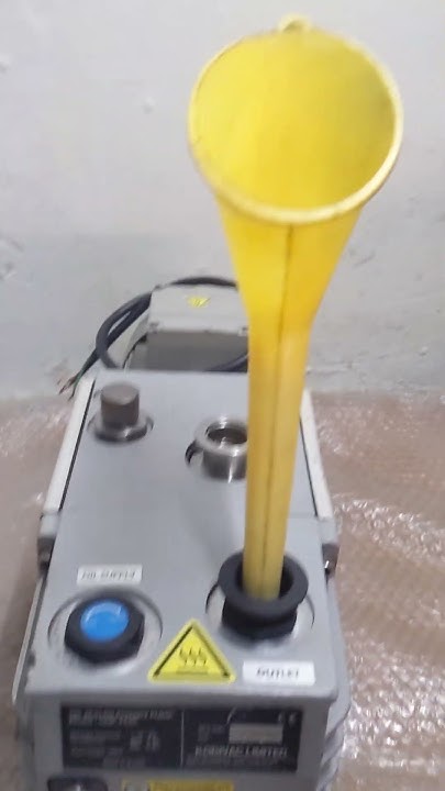 KODIVAC GHP-150k Oil Charging #kodivac #ghp150k #oilcharging #vacuumpump #pakistan #150LPM - YouTube