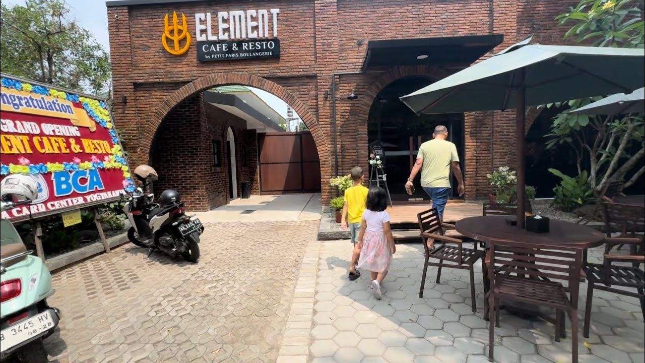 Nyobain Cafe Baru di Jogja, Element Cafe & Resto Jogja - YouTube