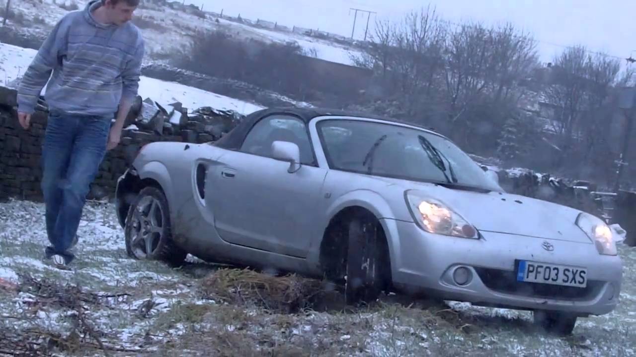 A Crash In The MR2 Roadster - YouTube