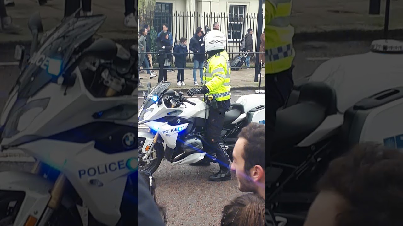 Met police seg range rover convoy - YouTube