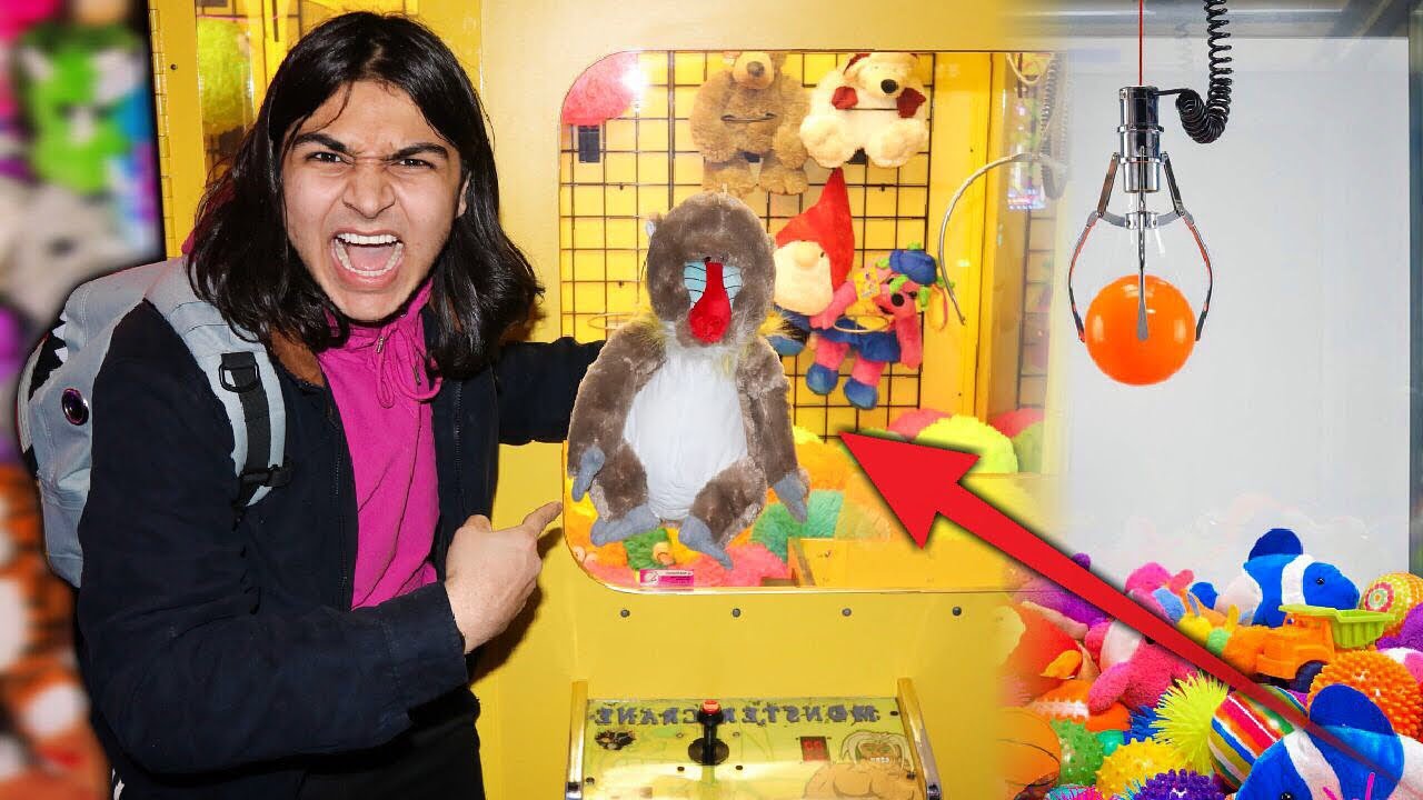 MONSTER CLAW MACHINE ARCADE CHALLENGE! | HOW TO WIN PRIZES FROM THE ...