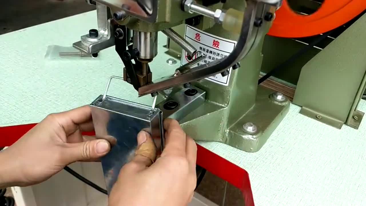 Desktop Automatic Feeding Rivet Machine Riveting Hollow Rivet On Steel ...