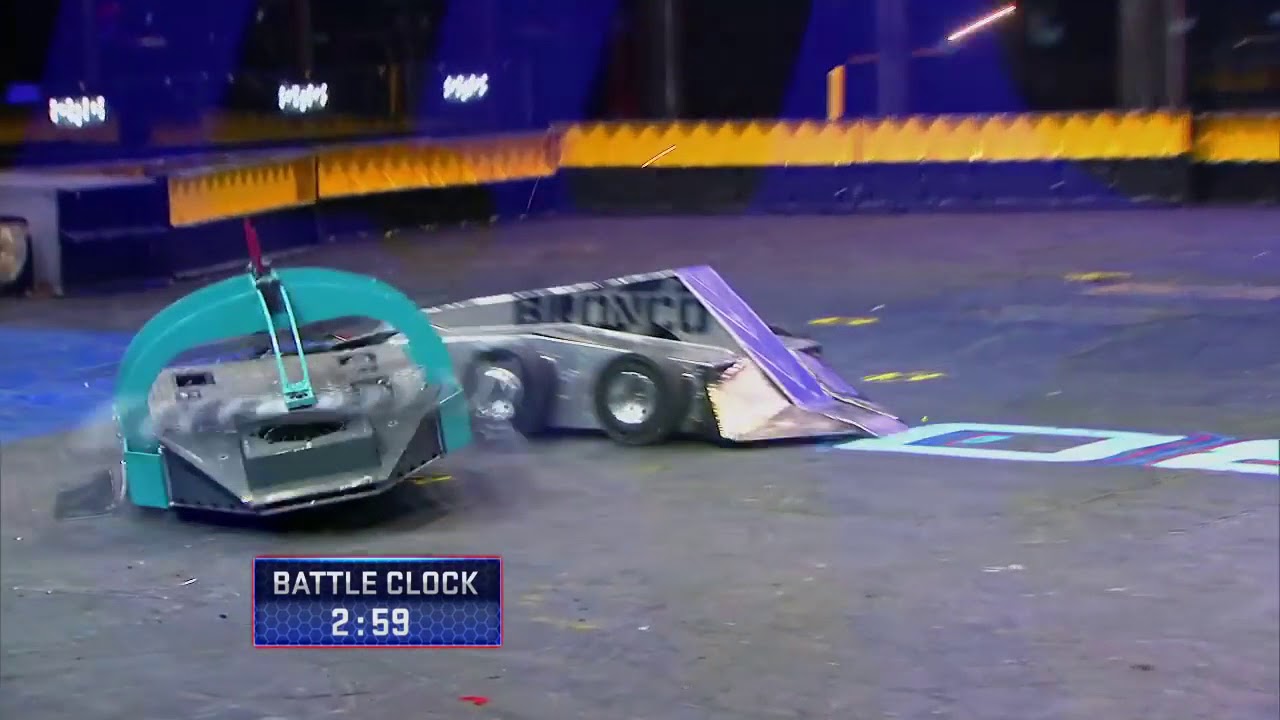 Robot Savaşları-Chrome Fly vs Bronco - YouTube
