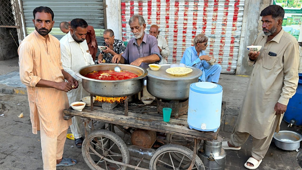 30/- Rs SILENT OLD MAN’S AMAZING FOOD CART | CHEAP SIRI PAYA BREAKFAST ...