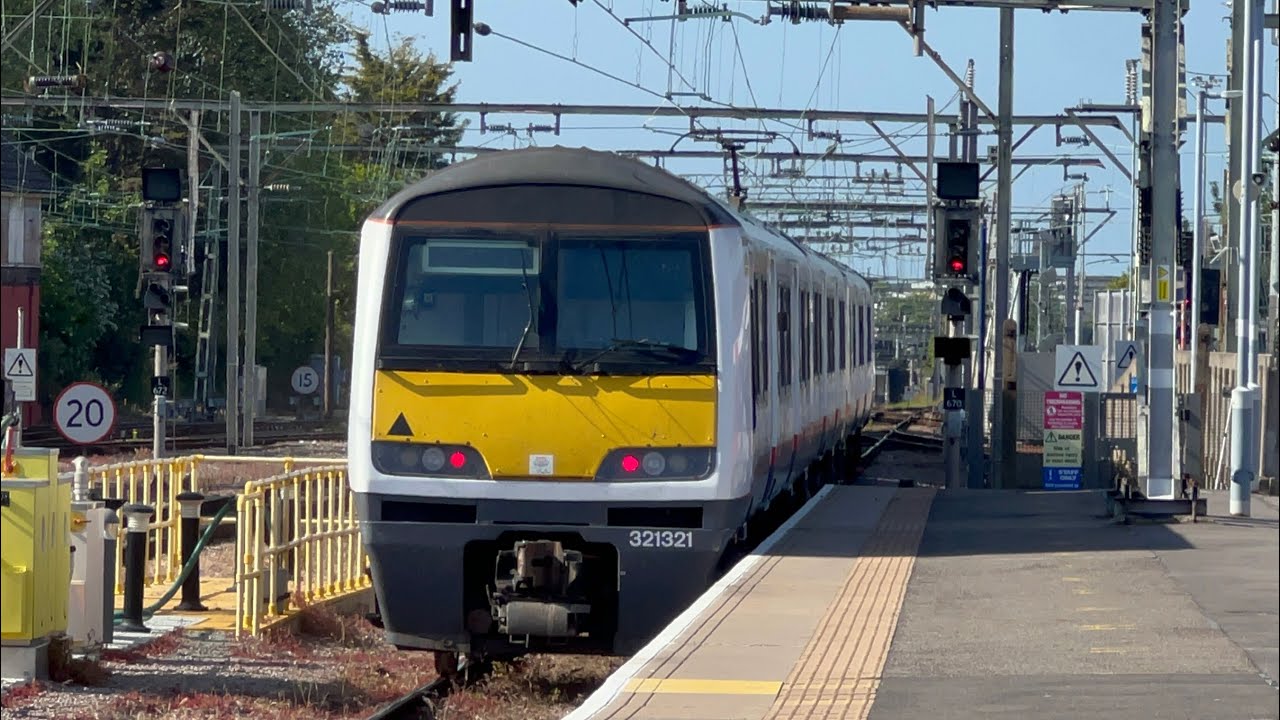 Greater Anglia - Class 321 Renatus [321321 & 321314] Departing Southend ...