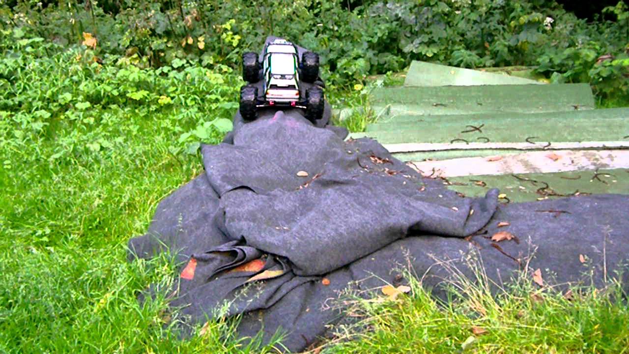 traxxas summit 1/10 Diff lock and bash - YouTube