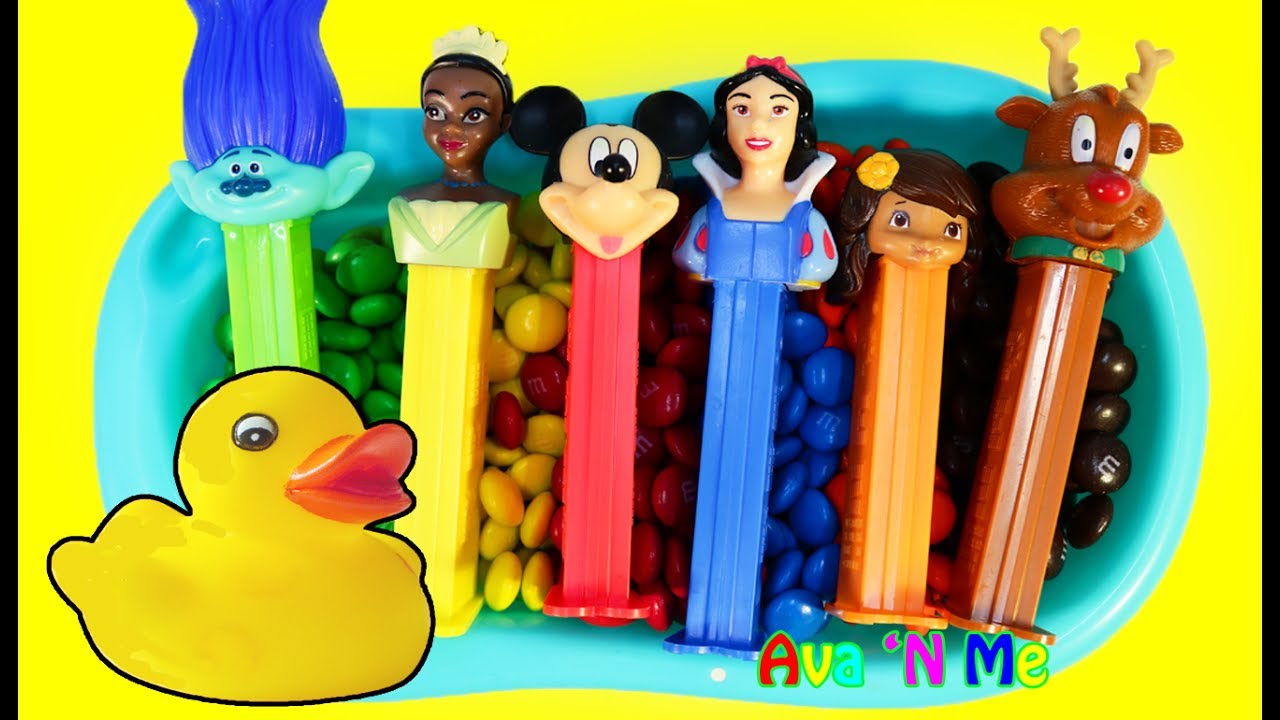 Learn Colors Baby Doll Bath Time Playing Disney Pez Play Rainbow ...