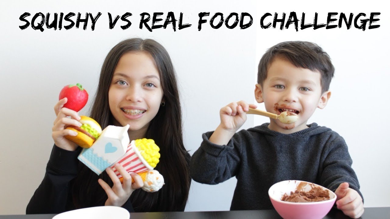 SQUISHY VS REAL FOOD CHALLENGE MET BROERTJE || DAILY TWINLIFE - YouTube