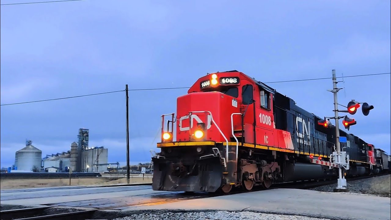 CN-IC-CN regional manifest train - YouTube