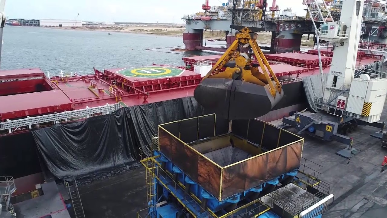 Terminal Multicargas do Porto do Açu recebe navio Panamax - YouTube
