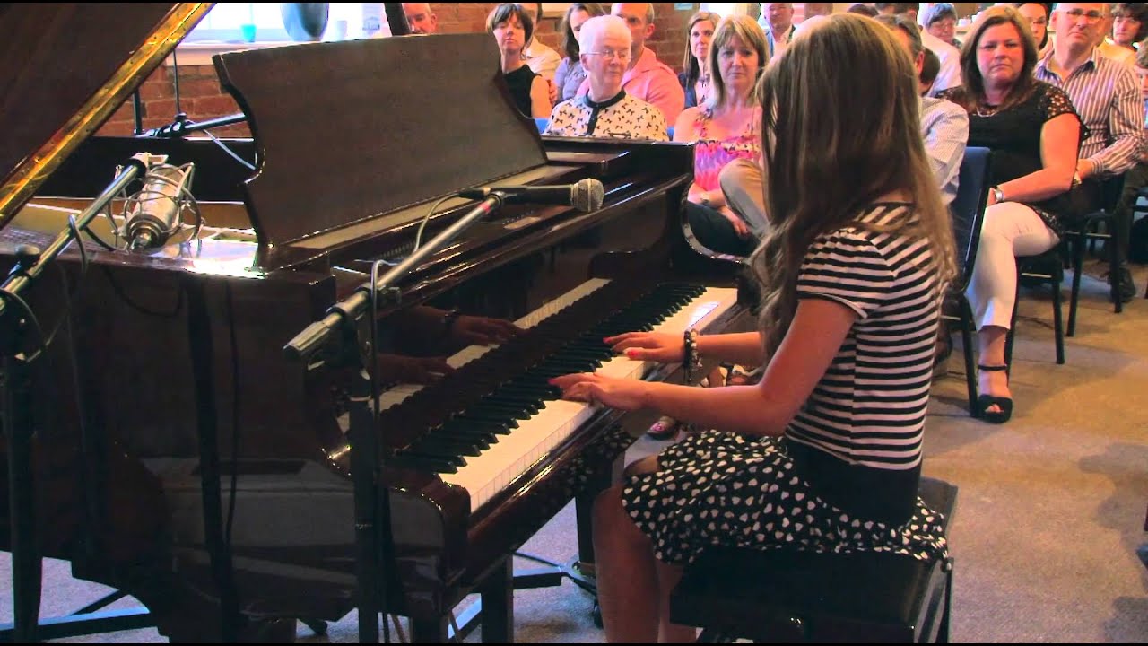 Minnie Mouse Hits Town - Pam Wedgwood - YouTube