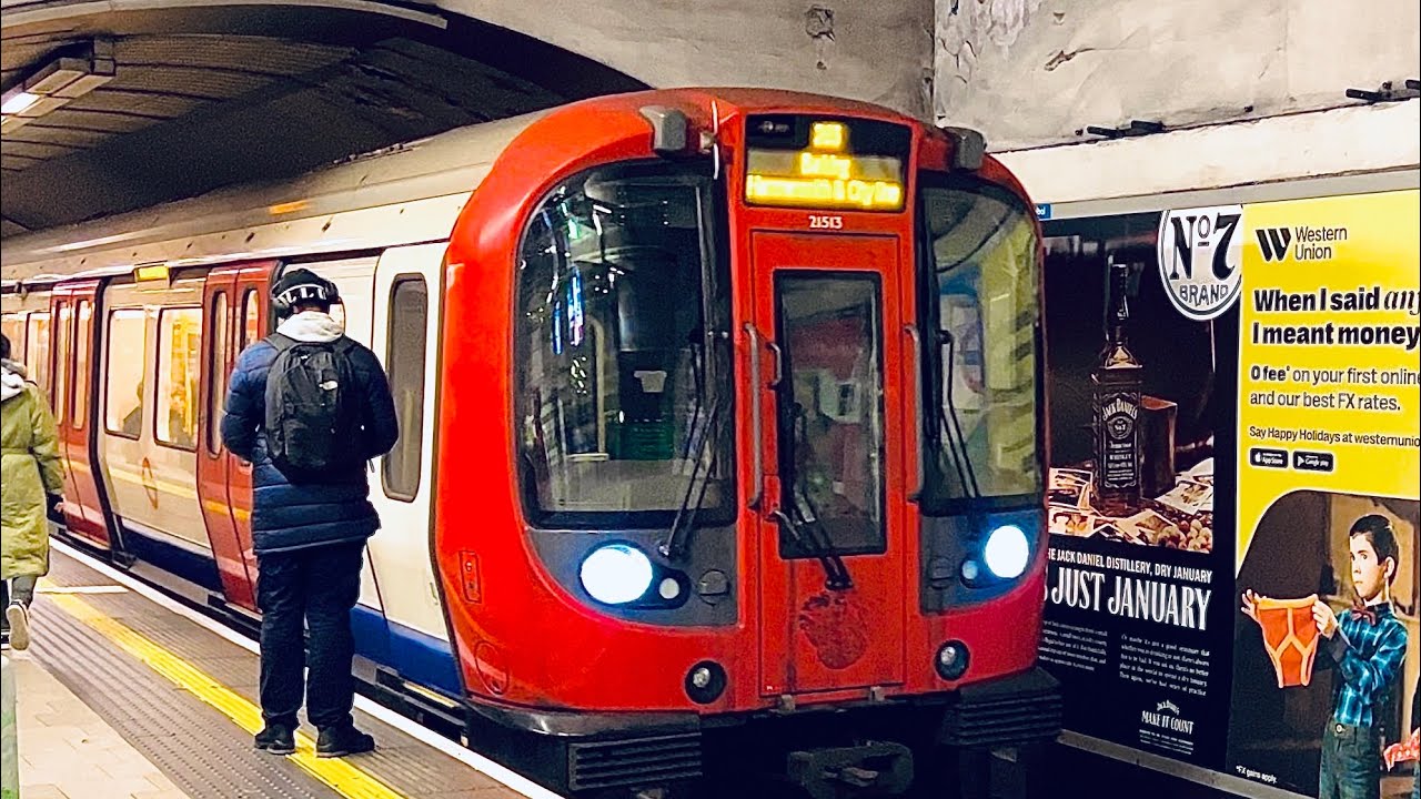 Sound of S7 Stock Train Arriving and Departing on the London ...