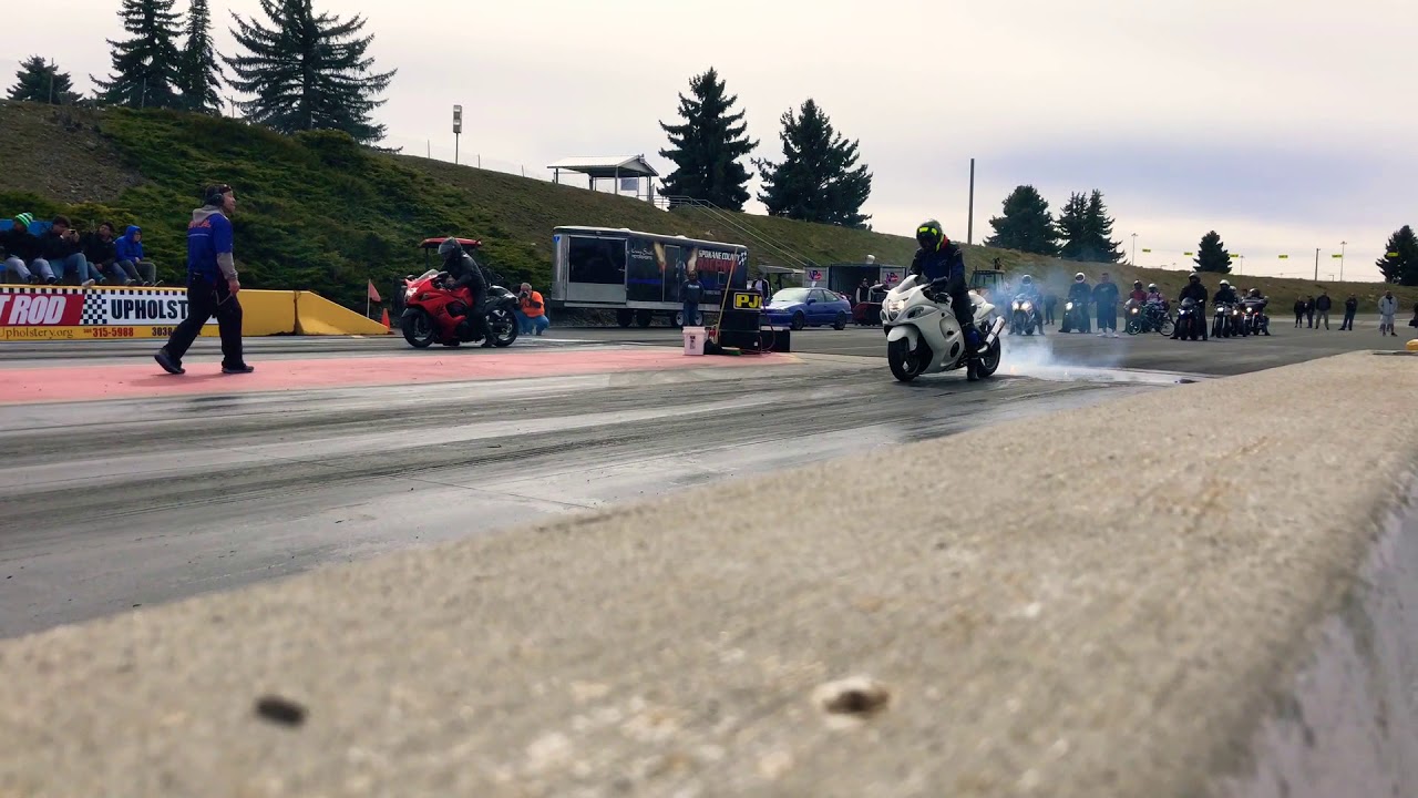 My 2011 busa vs another 2nd gen Busa - YouTube