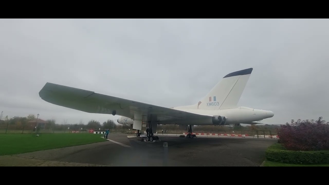 the Sound of the Vulcan bomber at Avro Heritage Museum - YouTube