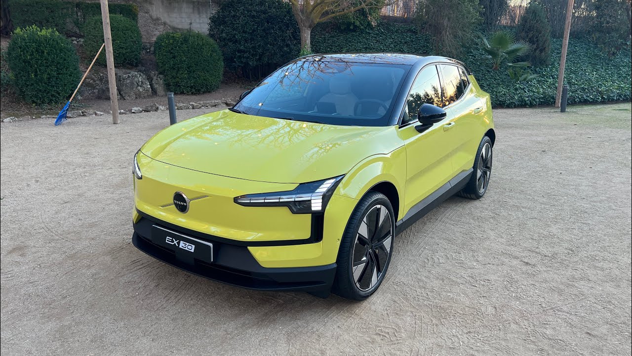 Volvo EX30 Twin Engine Ultra | Moss Yellow | Mist interior - YouTube