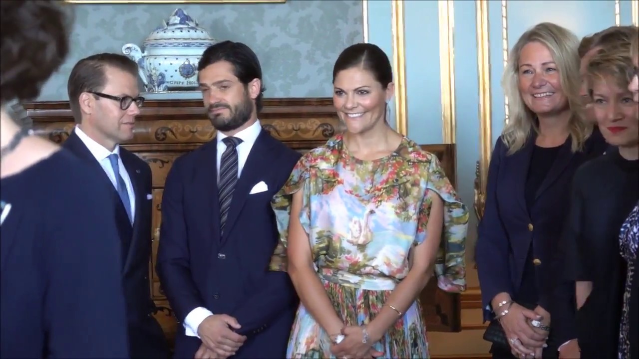 Swedish Royal Family receives Finnish Presidential Couple - YouTube