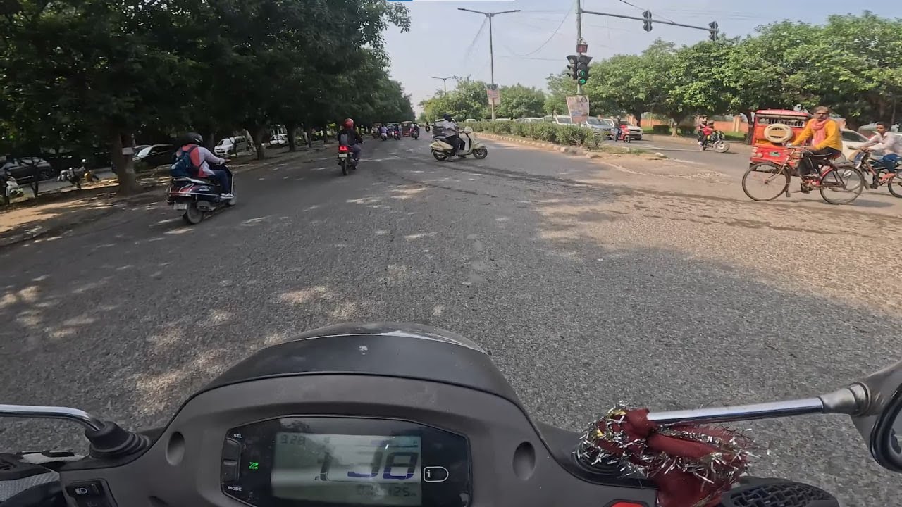 Random driver crossing middle of road on green light - YouTube
