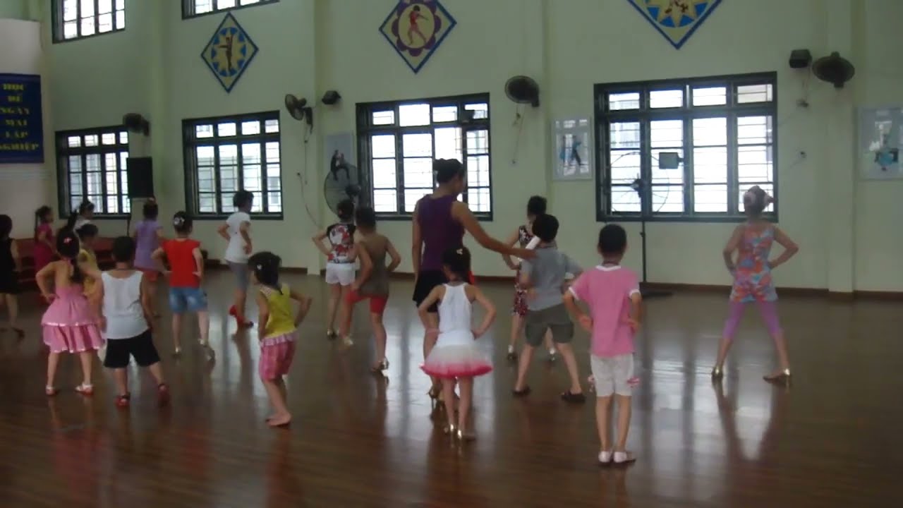 DANCE TV | Macarena Dance for Children - YouTube