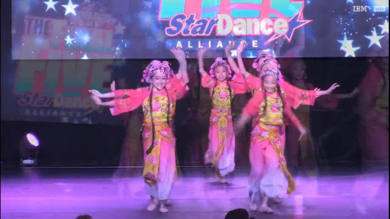 WEINA Dance Studio - Peking Opera Enticement - YouTube
