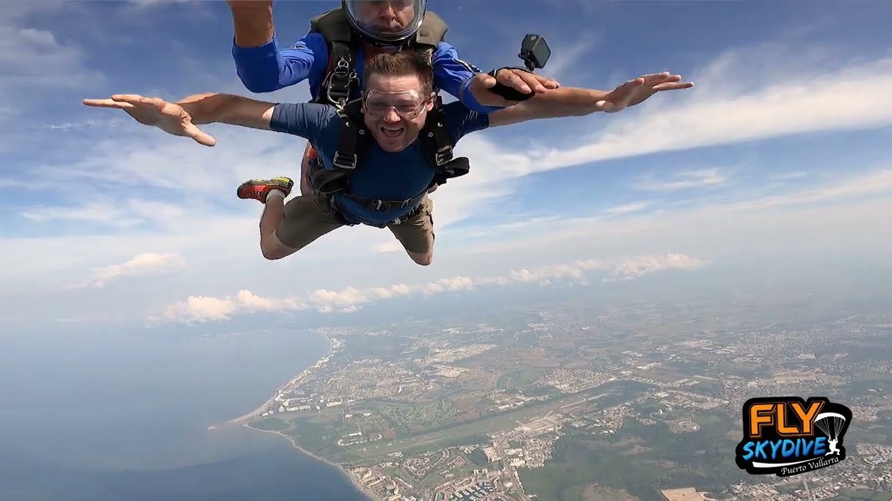 Skydive freefall and reaction - YouTube