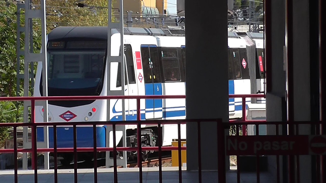 Metro de Madrid - 3000 en Aluche - YouTube