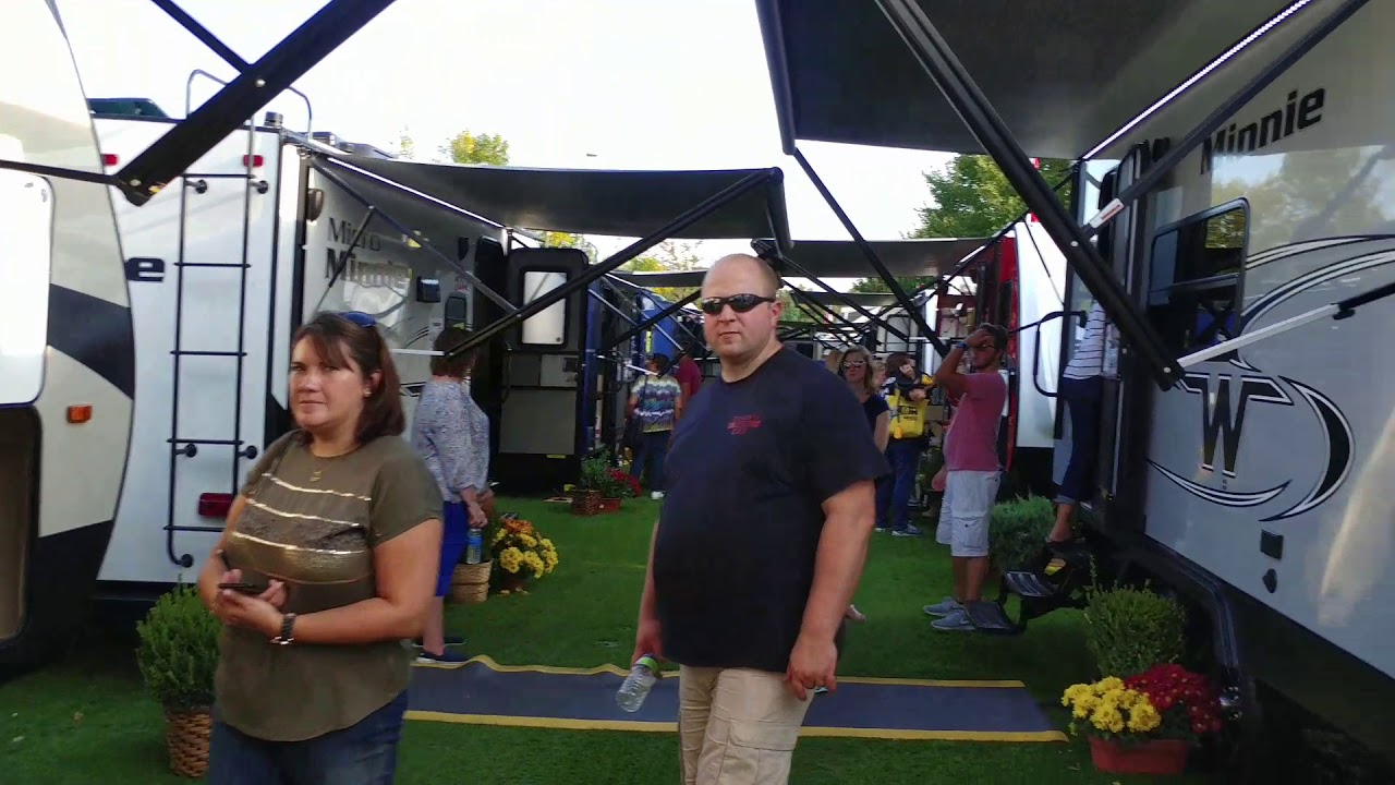 HERSHEY RV SHOW #11/Winnebago Minnie Winnie/ Drop/class B's/Travato ...