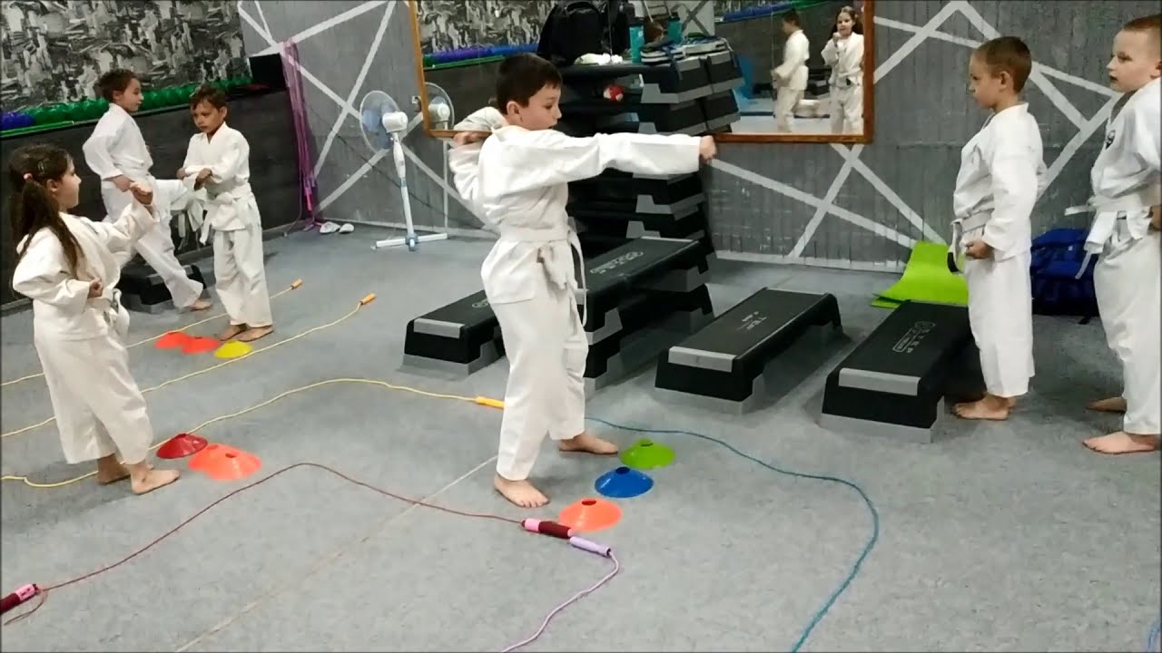 Karate_maze :-) - YouTube