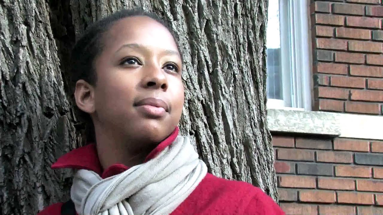 Aicha Diallo -- course evasion autour du monde - YouTube