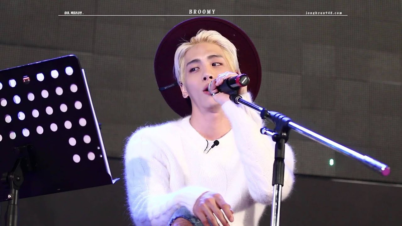 150918 SHINee JongHyun guerrilla concert - YouTube