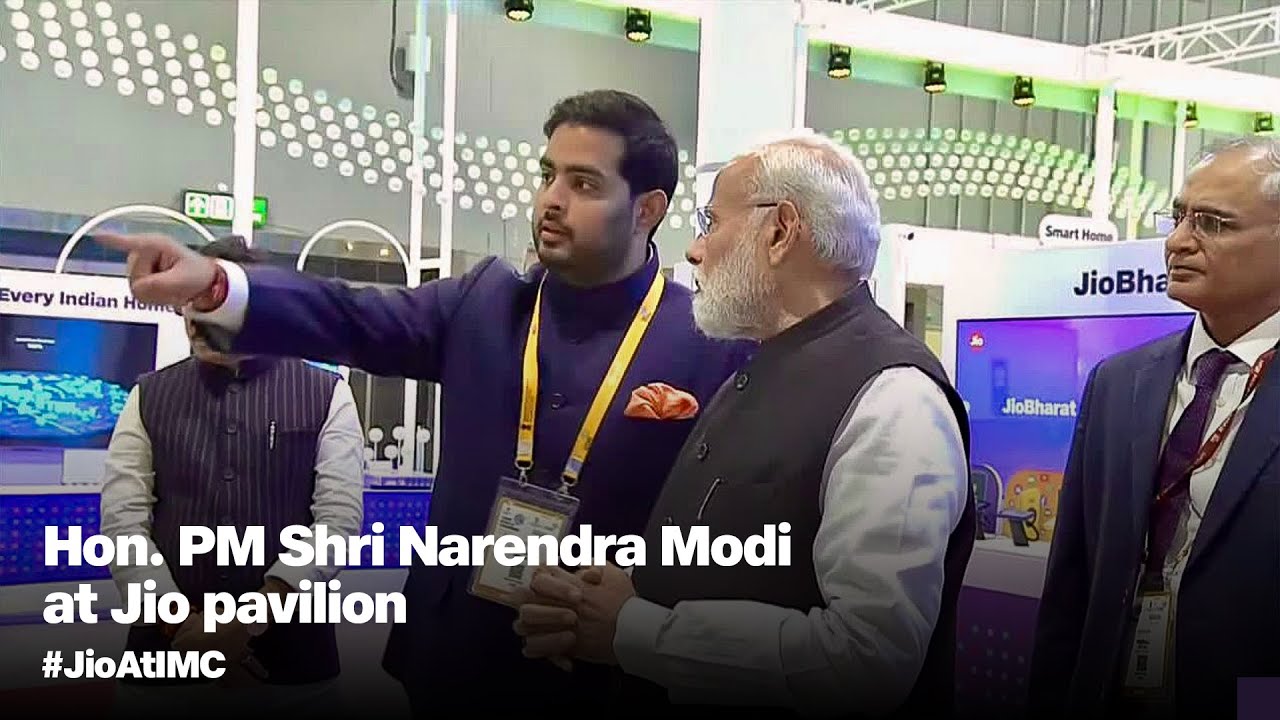 Hon. PM Shri Narendra Modi at Jio pavilion #JioAtIMC - YouTube