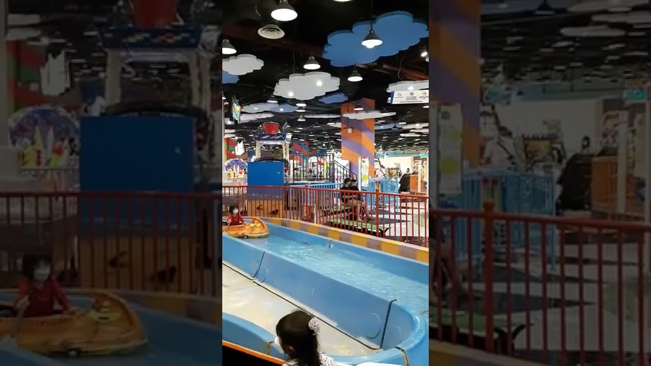shakila main perahu di Fun World MOI - YouTube