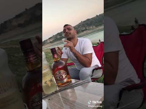 Alkol içen dertli dayı