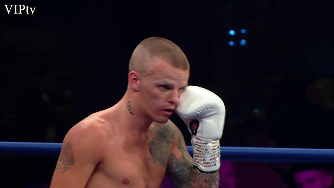 Marc Leach v Brett Fidoe at Victoria Warehouse on 4.5.2019 - YouTube