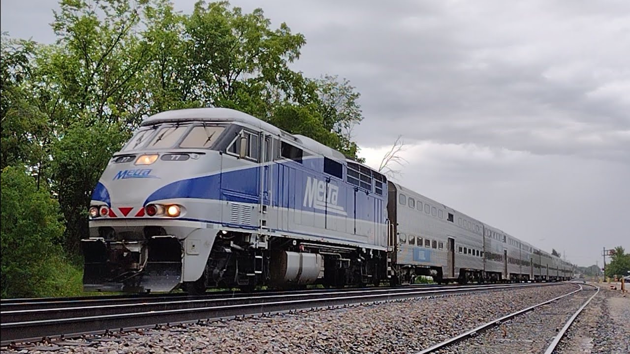 Metra F59PHI 77 west at Roselle, Illinois on July 15, 2022 - YouTube