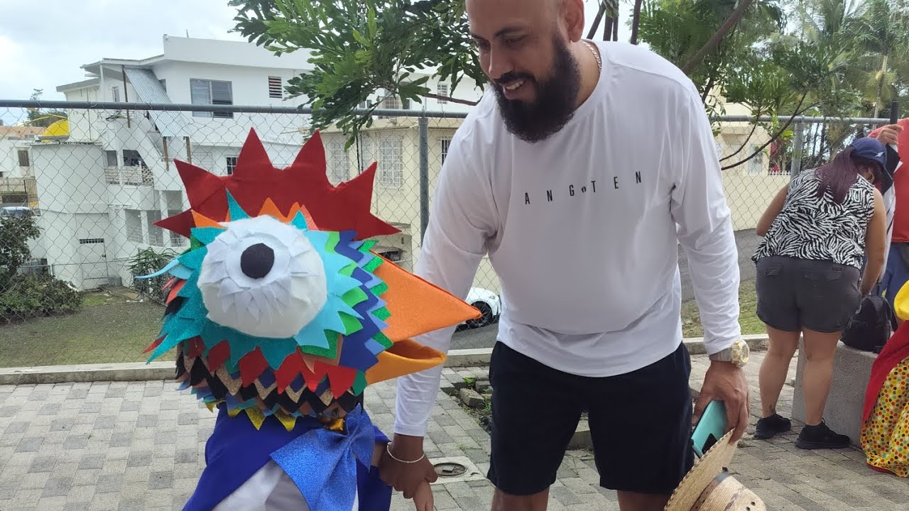 Cabezudo 🎭🎨 Lo creamos en la clase de dibujo y pintura para desfilar en ...