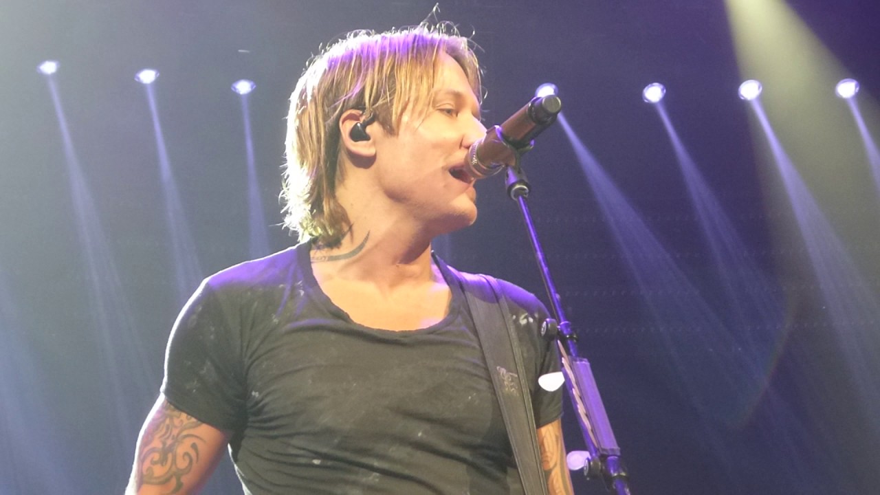 Keith Urban "Blue Ain't Your Color" Live @ Brooklyn's Barclay Center ...