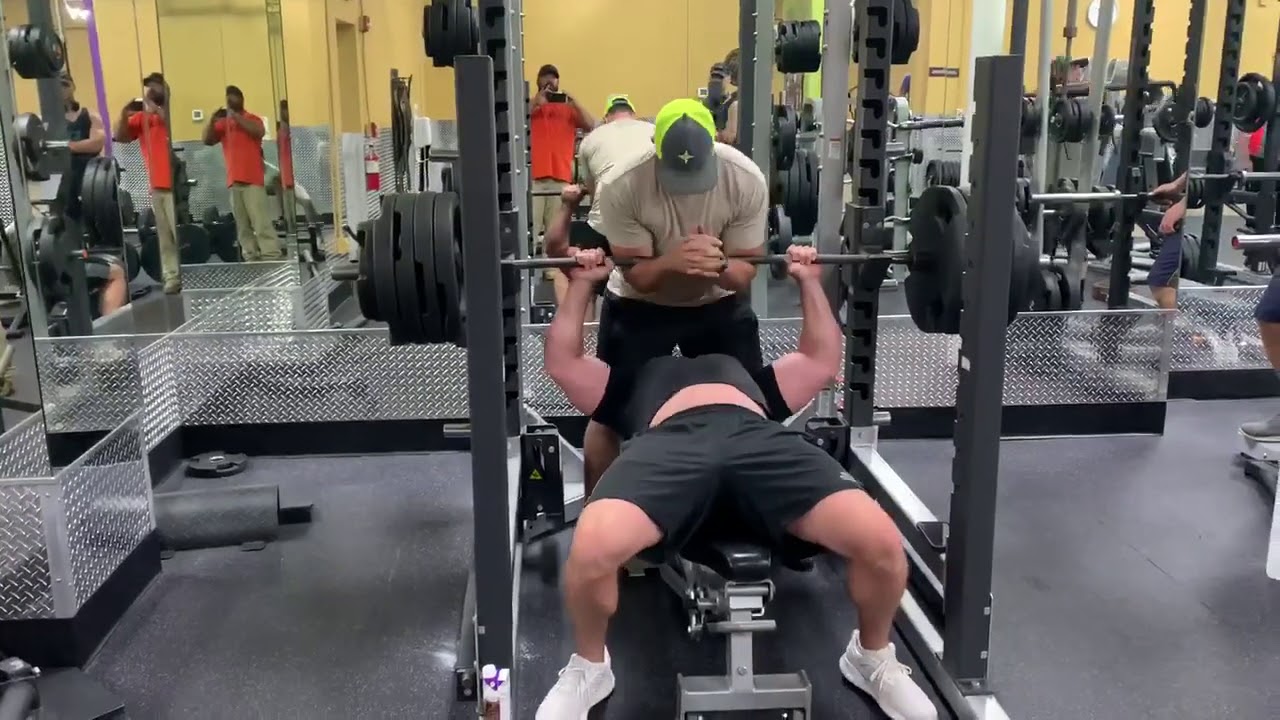 Marcus Buchanan Bench Press 455 - YouTube