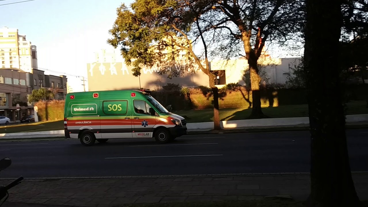 Brazil | Unimed Ambulance Responding | Ambulância em emergência ...