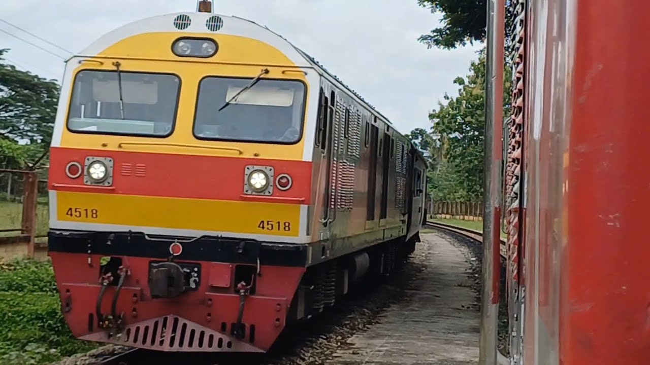 Hitachi 4518 ทำขบวนรถด่วนพิเศษ 37 ผ่าน รามัน ในรางสองโดนมี 452 กับรถ ...