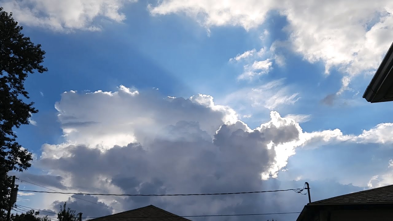 August 22nd, 2022: Pop-Up Storm Development and Dark Clouds! - YouTube