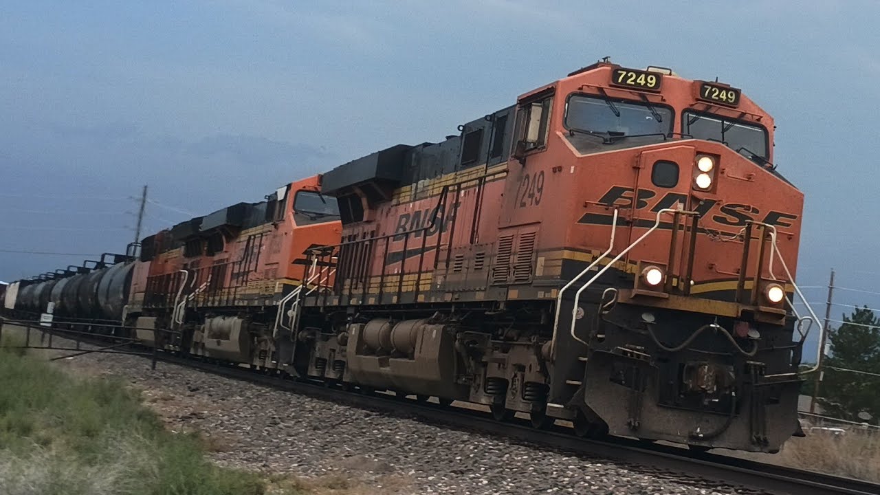 A Nice Engineer on the BNSF H-DENLAU - YouTube