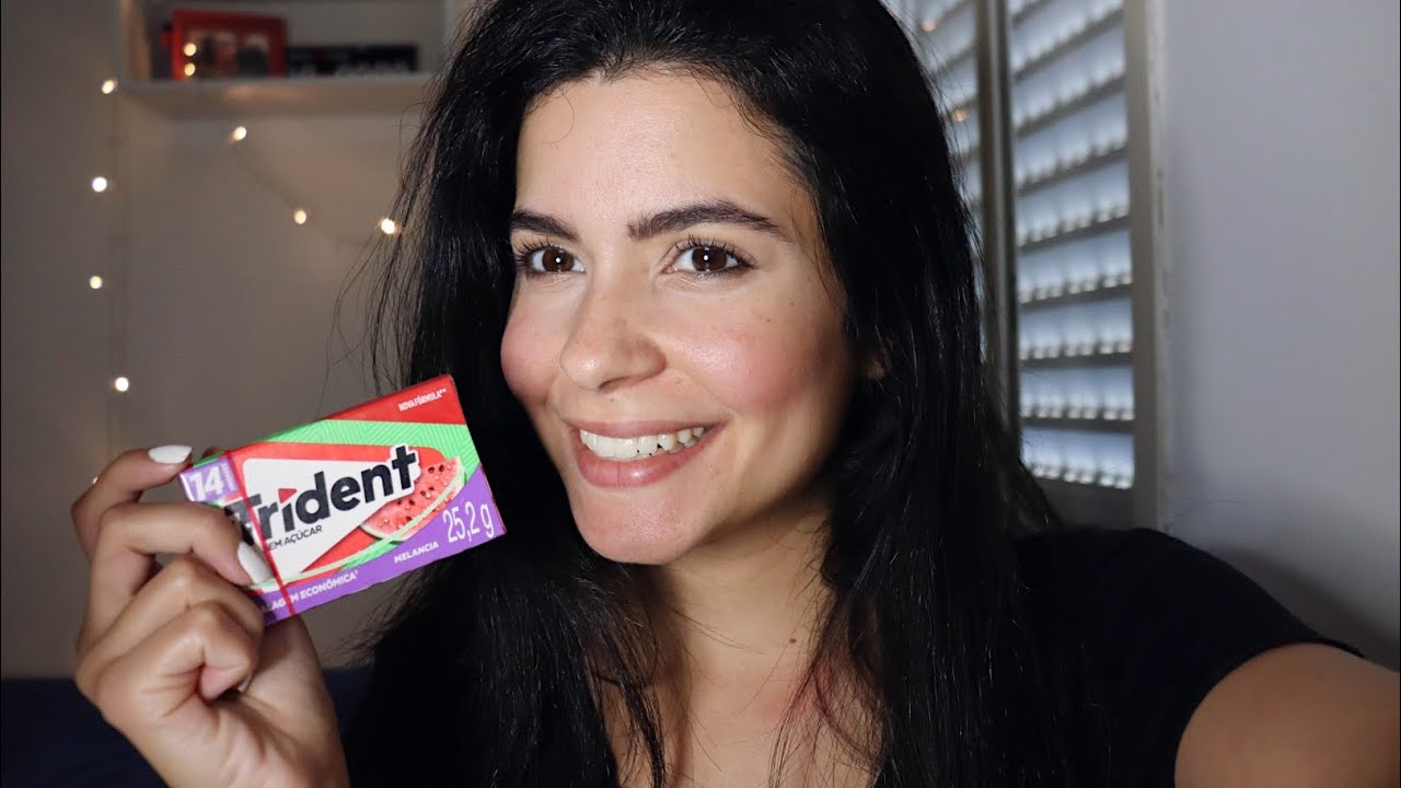 ASMR MASCANDO CHICLETE E RESPONDENDO PERGUNTAS - YouTube