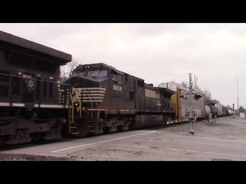 NORFOLK SOUTHERN EMD SD70ACC Northbound Manifest Mix Freight - YouTube