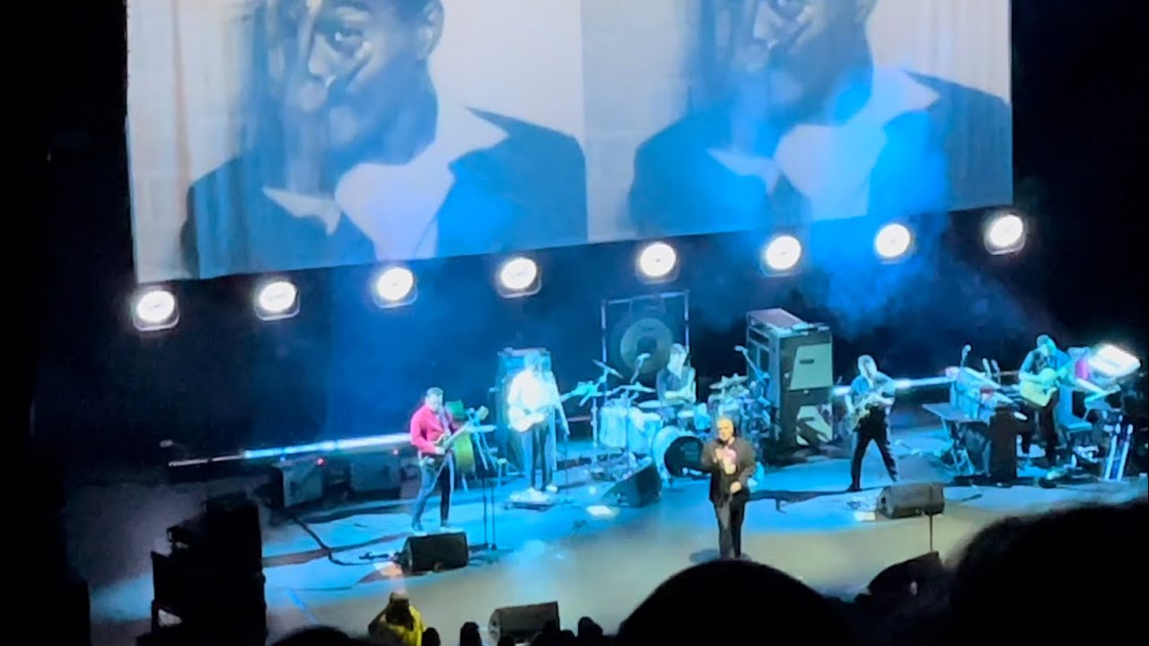 Without music the world dies - Morrissey - Hammersmith Apollo March ...