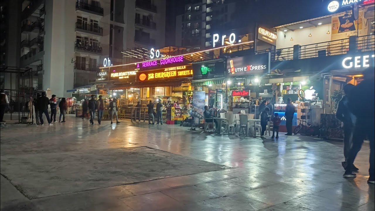 Famous Market Sector 46 | Noida | Food Street | Famous Place - YouTube